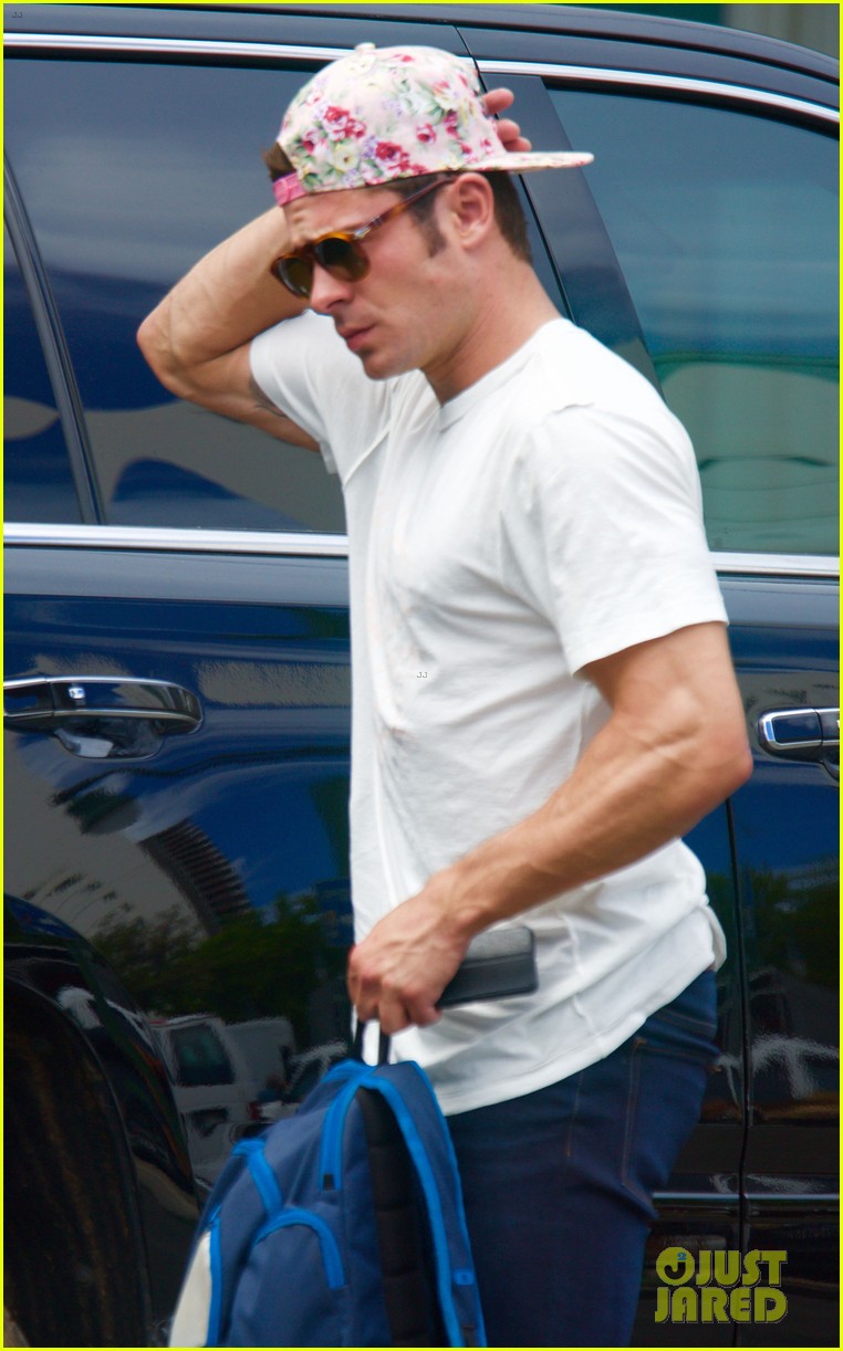 Zac Efron is Back in Hawaii for 'Mike & Dave Need Wedding Dates ...