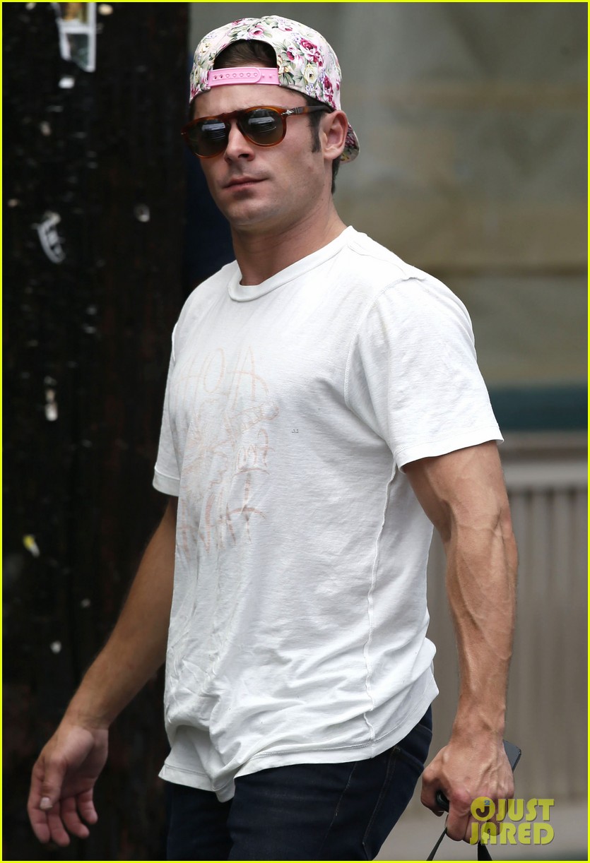 Zac Efron is Back in Hawaii for 'Mike & Dave Need Wedding Dates ...
