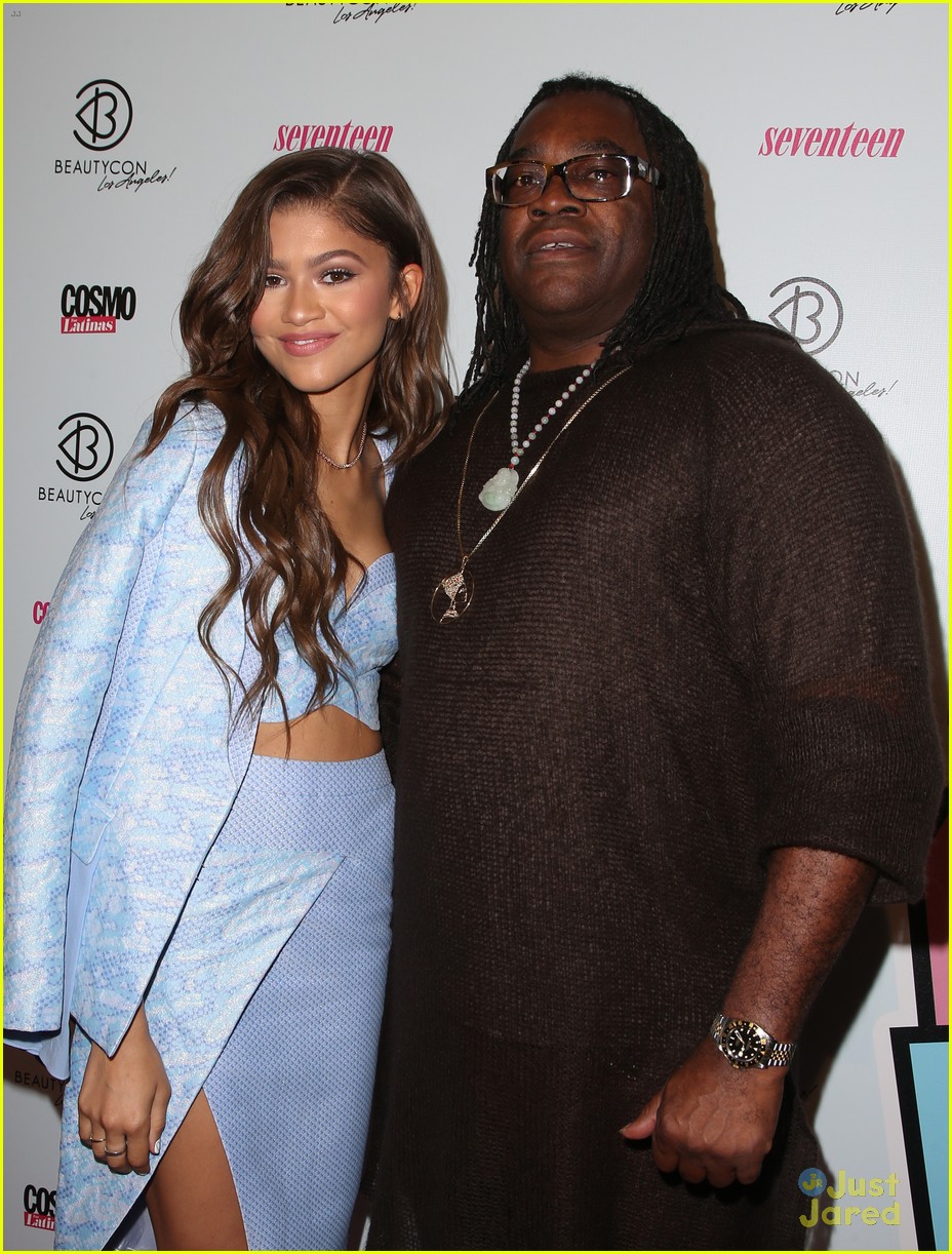 Full Sized Photo of bailee madison zendaya sabrina carpenter beauty con ...