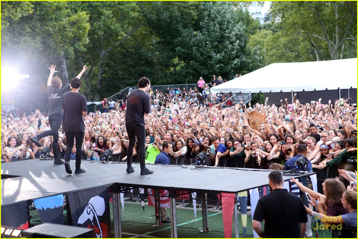 5 Seconds of Summer Perform Epic Concert On Good Morning America ...