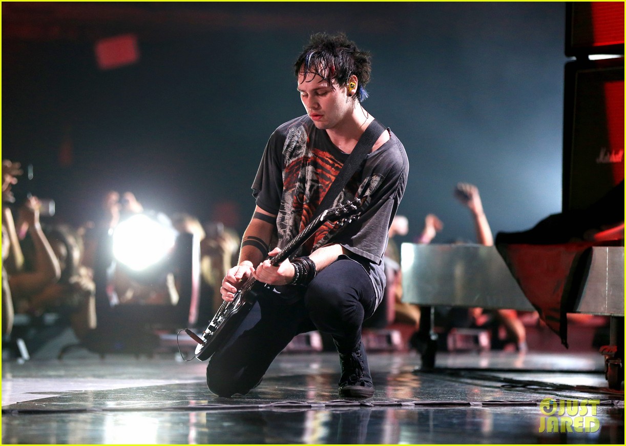 5 Seconds of Summer Rock the 'Vevo Certified Live' Stage! | Photo ...
