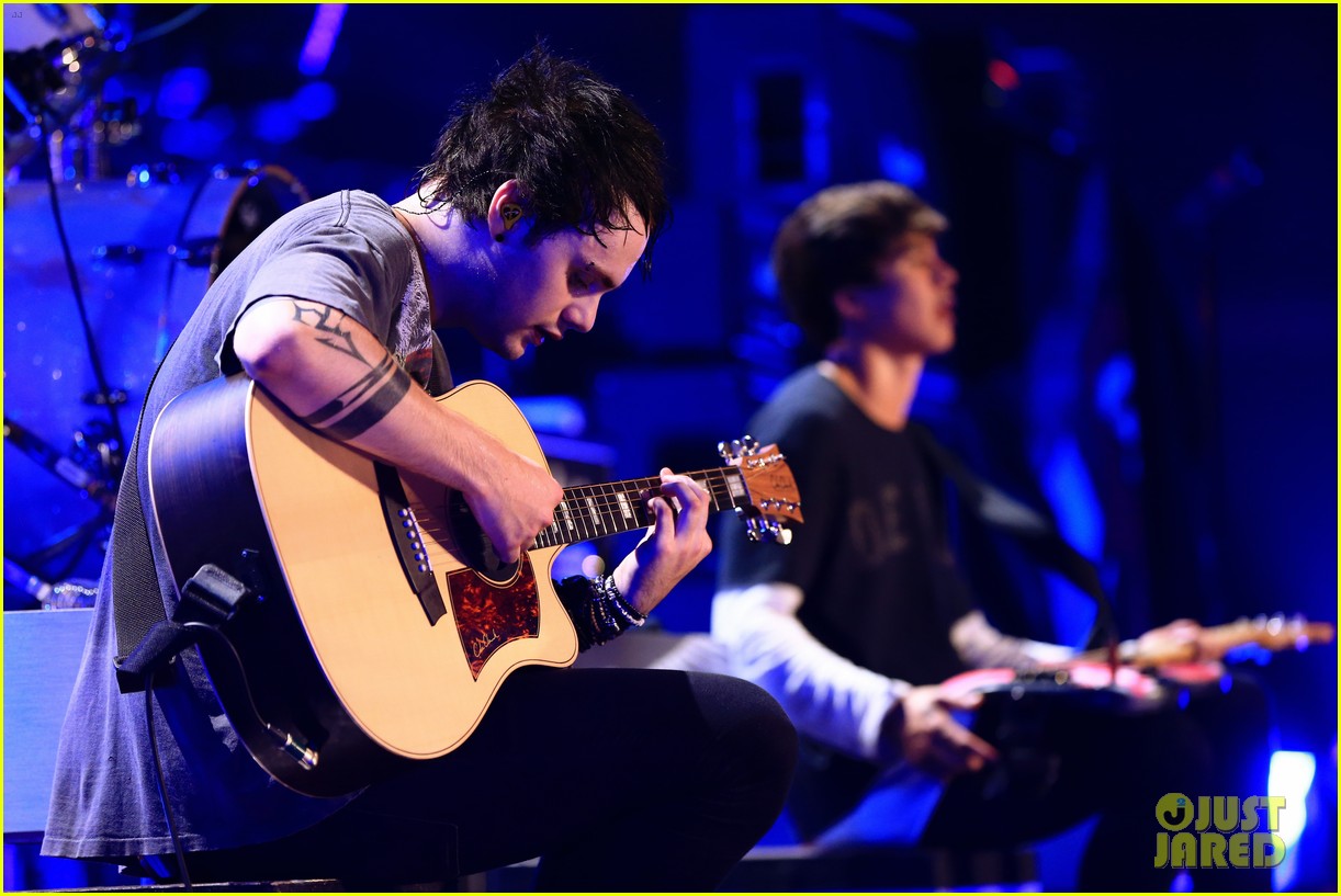 5 Seconds of Summer Rock the 'Vevo Certified Live' Stage! | Photo ...