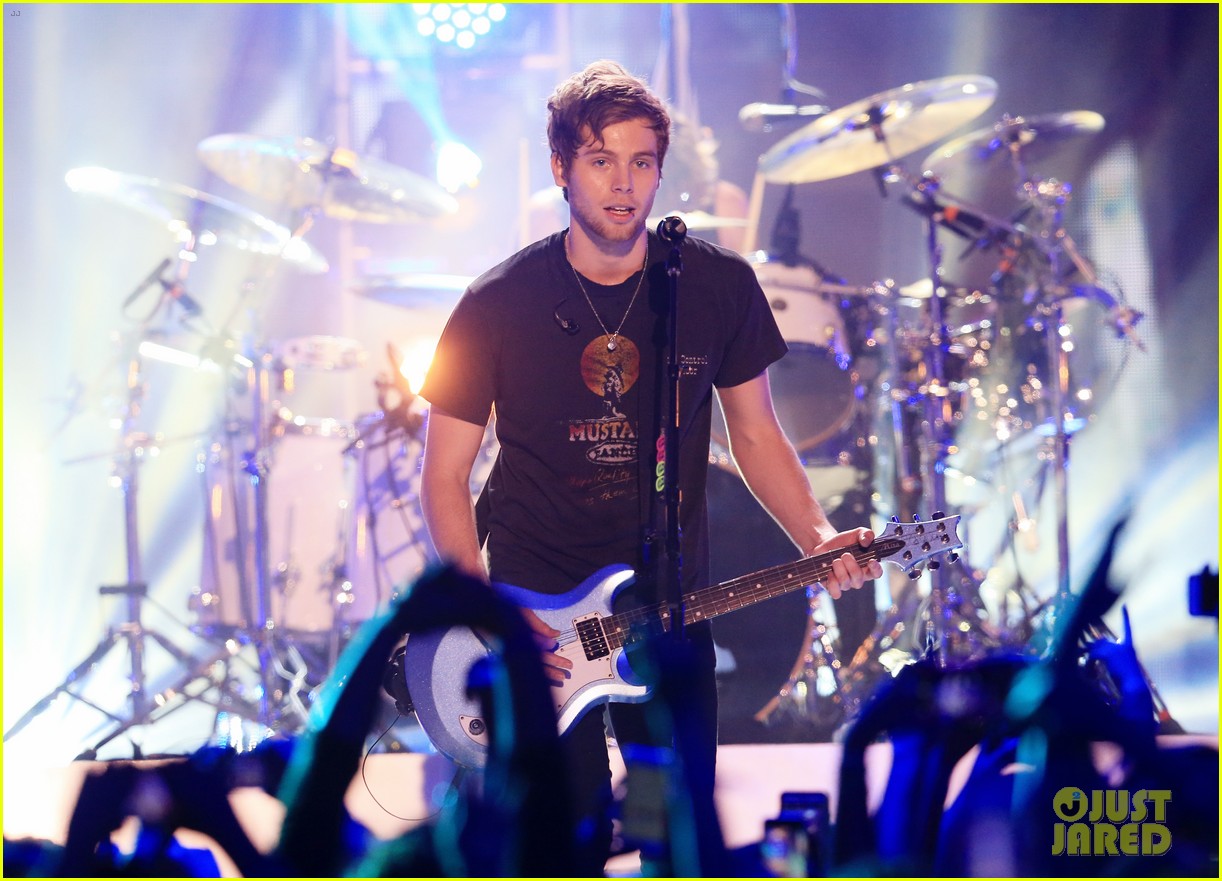 5 Seconds of Summer Rock the 'Vevo Certified Live' Stage! | Photo ...