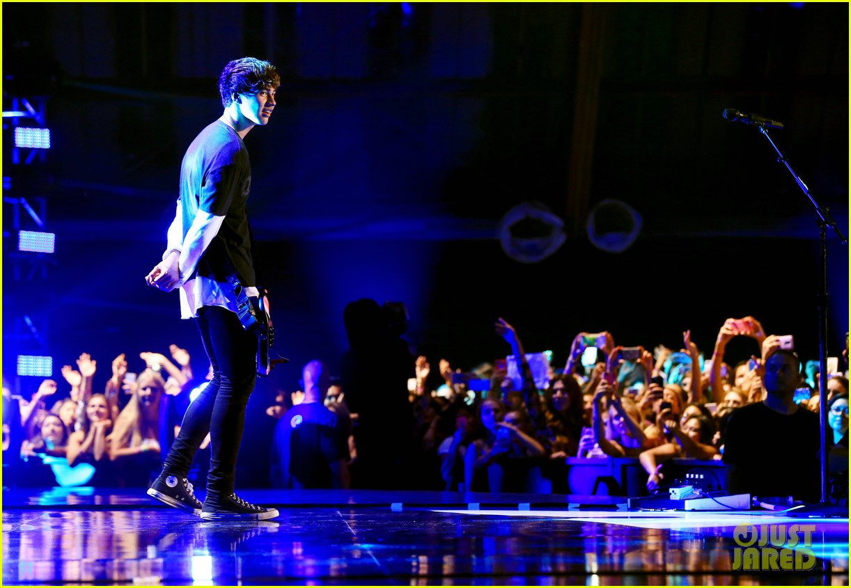 5 Seconds of Summer Rock the 'Vevo Certified Live' Stage! | Photo ...