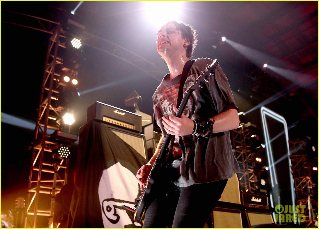 5 Seconds of Summer Rock the 'Vevo Certified Live' Stage! | Photo ...