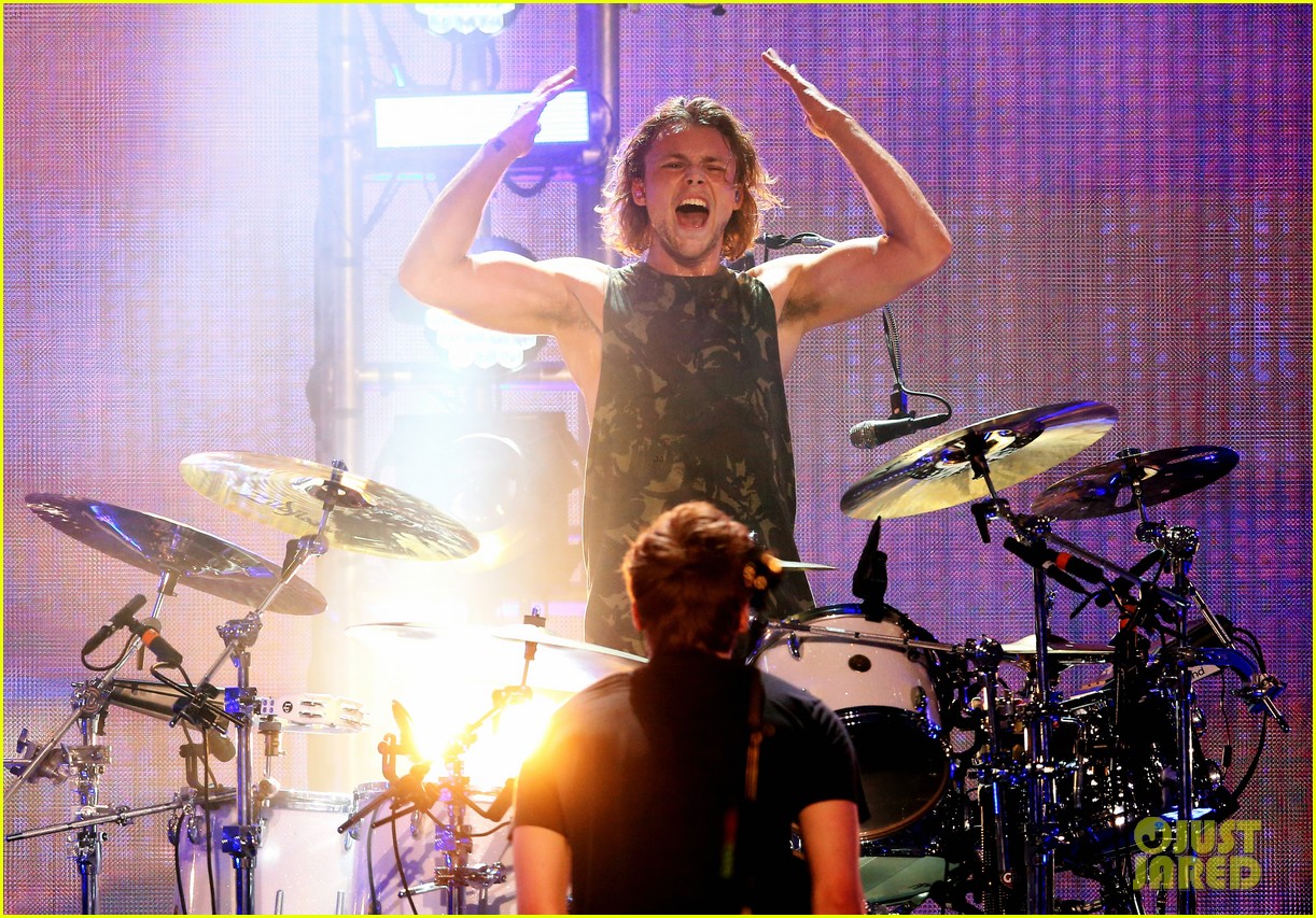 5 Seconds of Summer Rock the 'Vevo Certified Live' Stage! | Photo ...