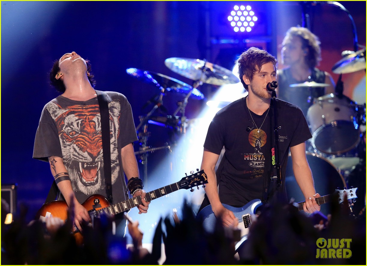 5 Seconds of Summer Rock the 'Vevo Certified Live' Stage! | Photo ...