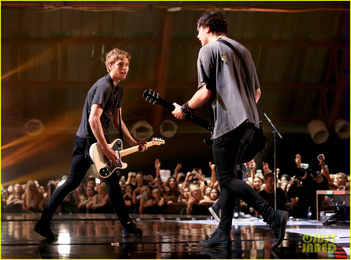 5 Seconds of Summer Rock the 'Vevo Certified Live' Stage! | Photo ...