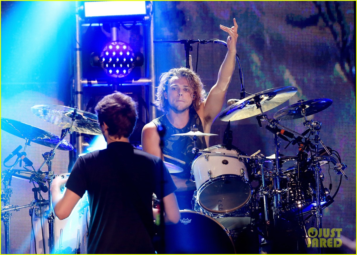 5 Seconds of Summer Rock the 'Vevo Certified Live' Stage! | Photo ...