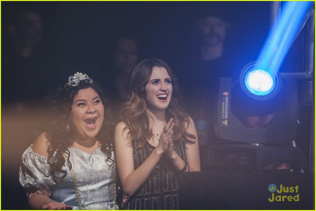 Austin Gets Stuck Inside A Box For His Comeback Concert on 'Austin ...