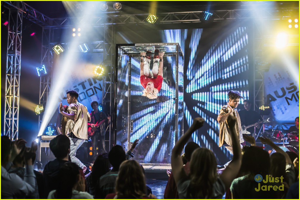 Austin Gets Stuck Inside A Box For His Comeback Concert on 'Austin ...