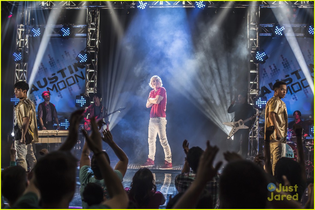 Austin Gets Stuck Inside A Box For His Comeback Concert on 'Austin ...
