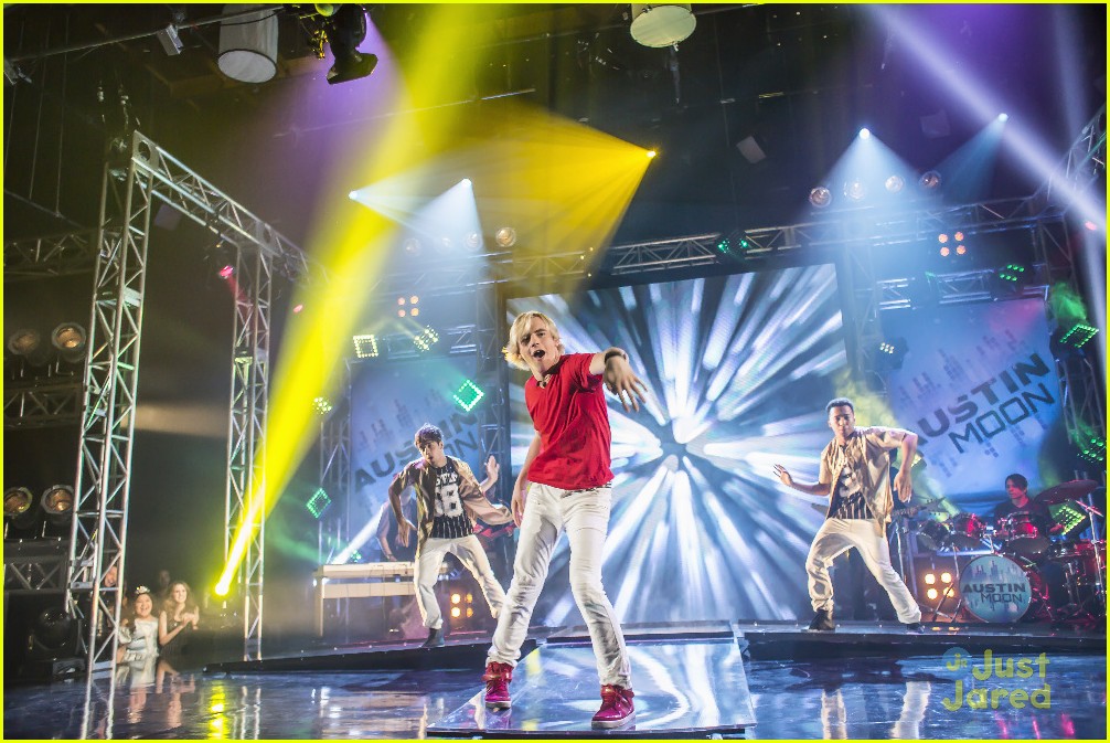 Austin Gets Stuck Inside A Box For His Comeback Concert on 'Austin ...