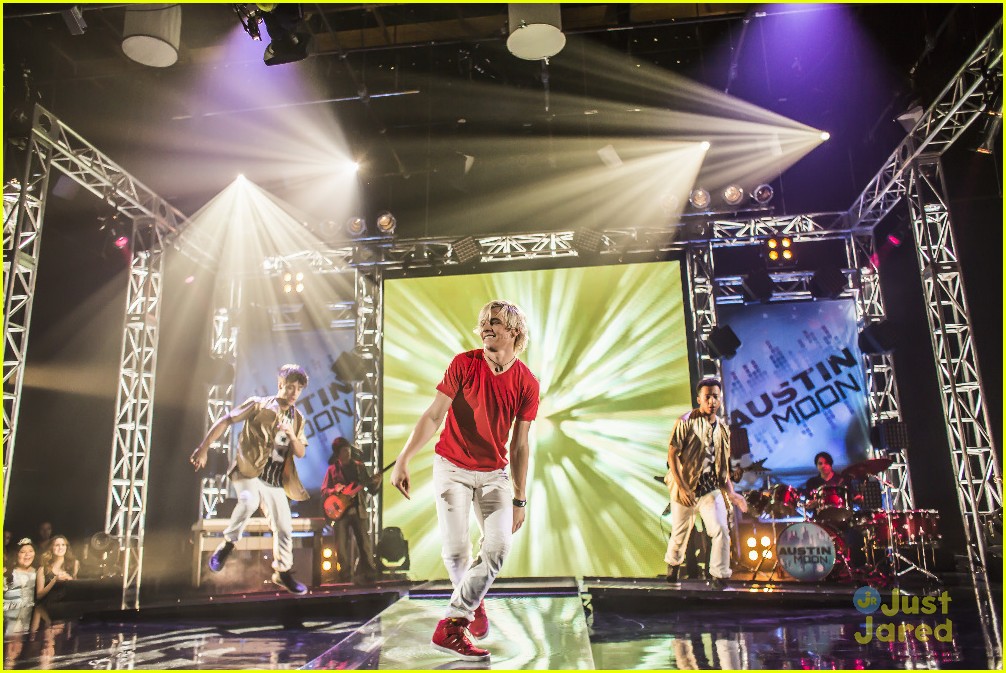 Austin Gets Stuck Inside A Box For His Comeback Concert on 'Austin ...