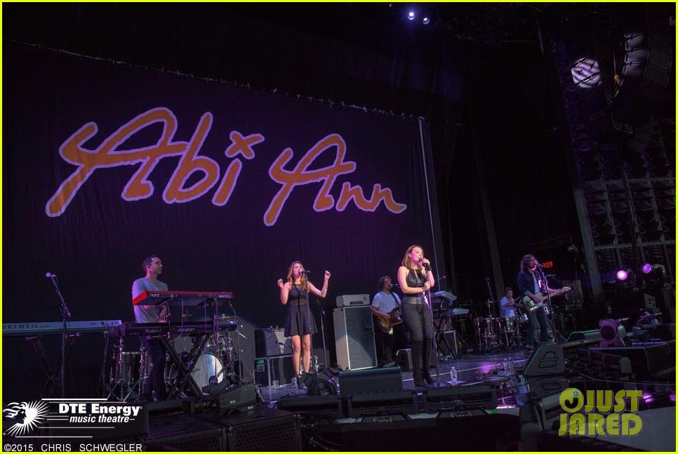 Abi Ann Plays Her First Arena Show! (JJJ Photo Tour Diary #3) | Photo ...