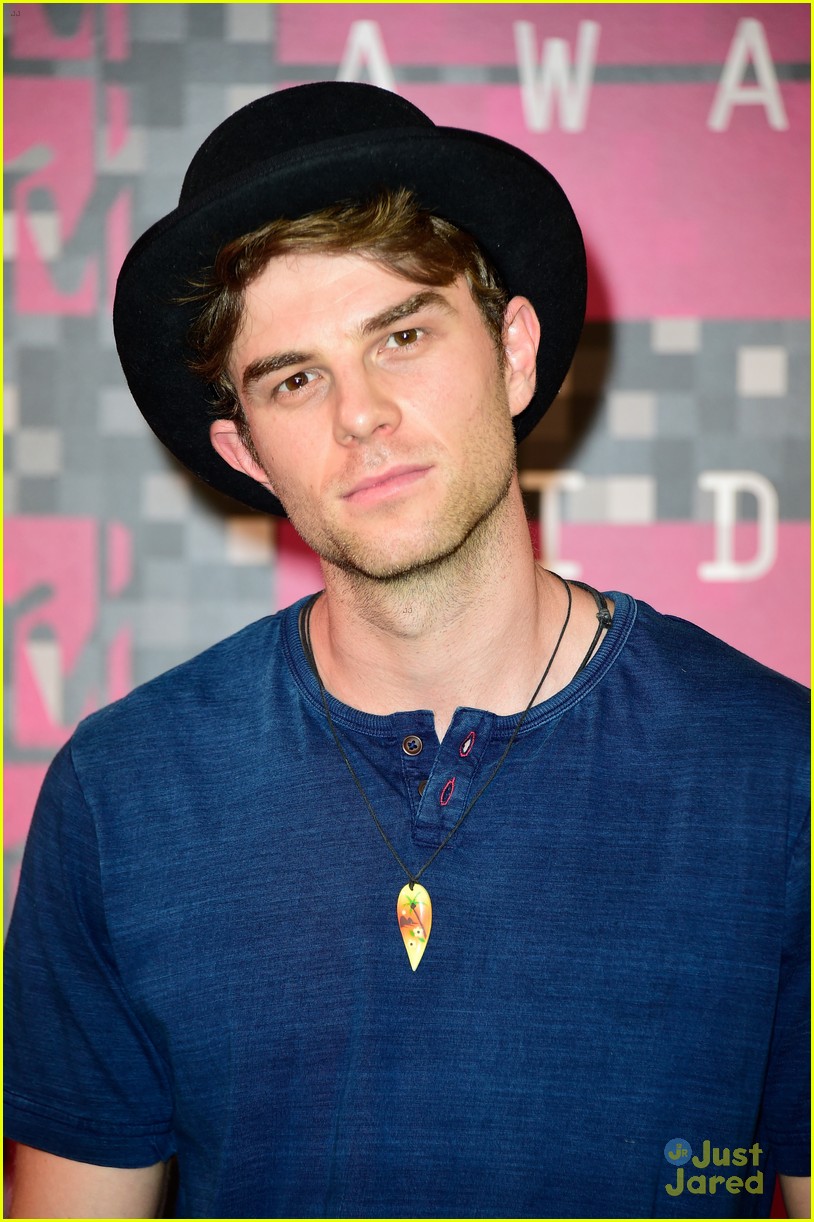 Austin Butler Brings New 'Shannara Chronicles' Trailer to MTV VMAs 2015 ...