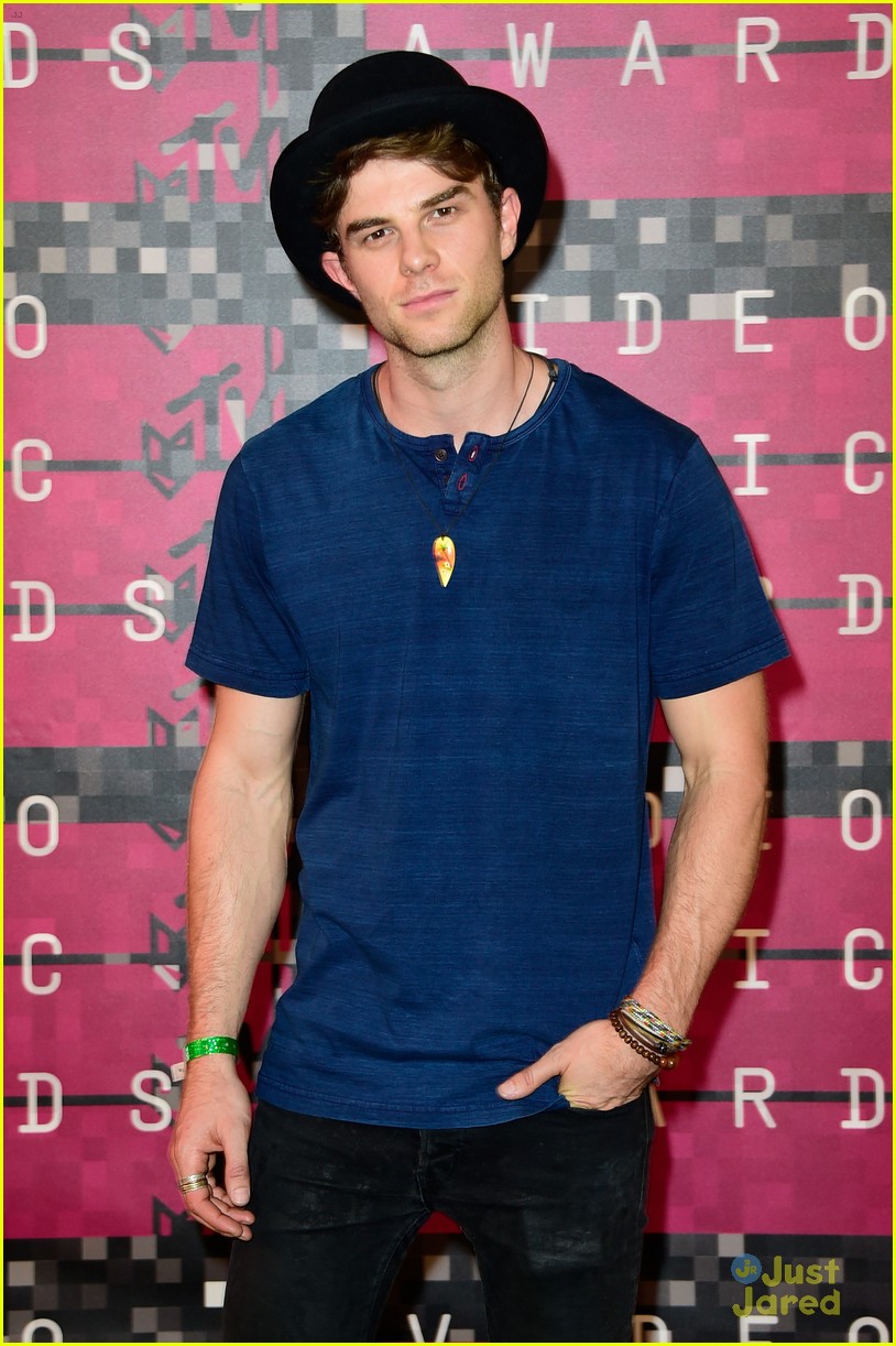Austin Butler Brings New 'Shannara Chronicles' Trailer to MTV VMAs 2015 ...