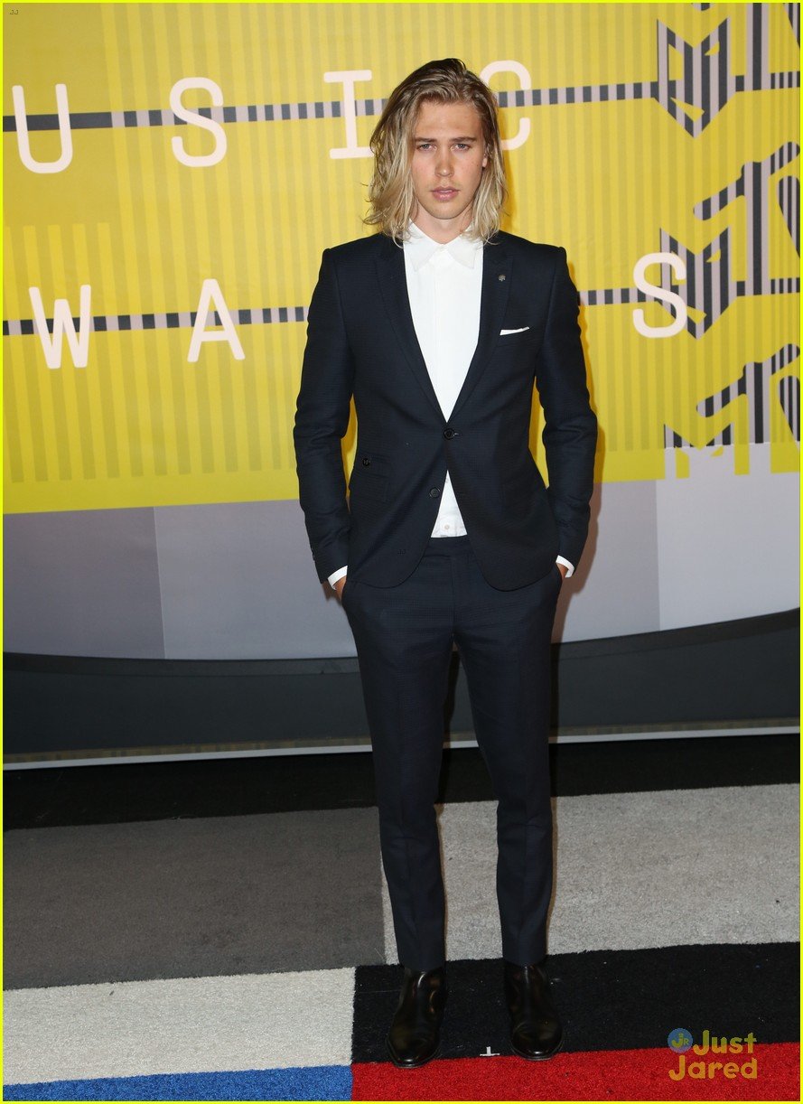 Austin Butler Brings New 'Shannara Chronicles' Trailer to MTV VMAs 2015 ...