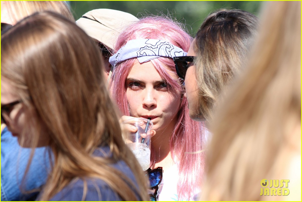 Cara Delevingne Shows Off Her New Pink Hair Color! | Photo 845812 ...