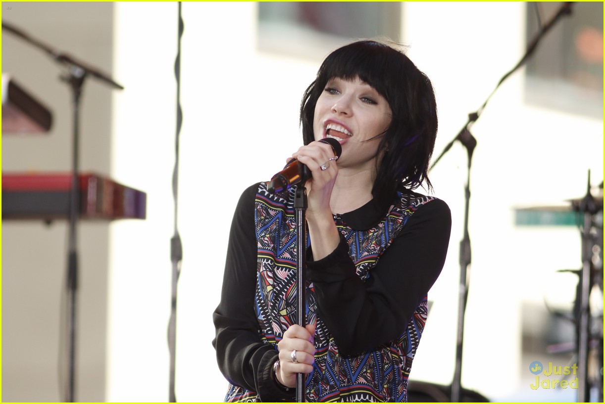 Full Sized Photo of carly rae jepsen emotion today fallon jetblue ...