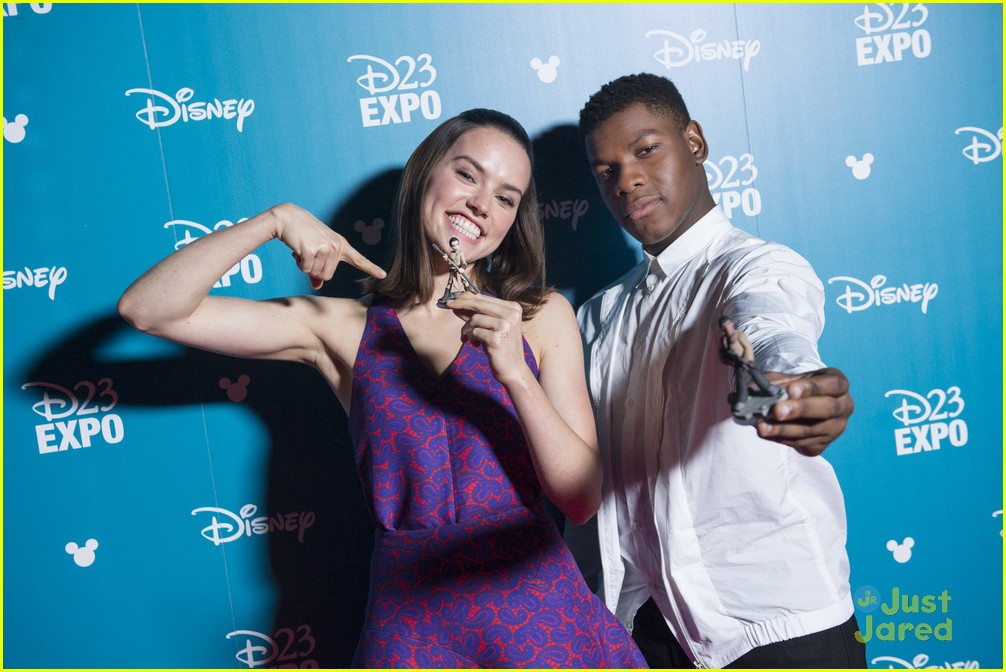 Star Wars' John Boyega & Daisy Ridley Announce Star Wars Playstation ...