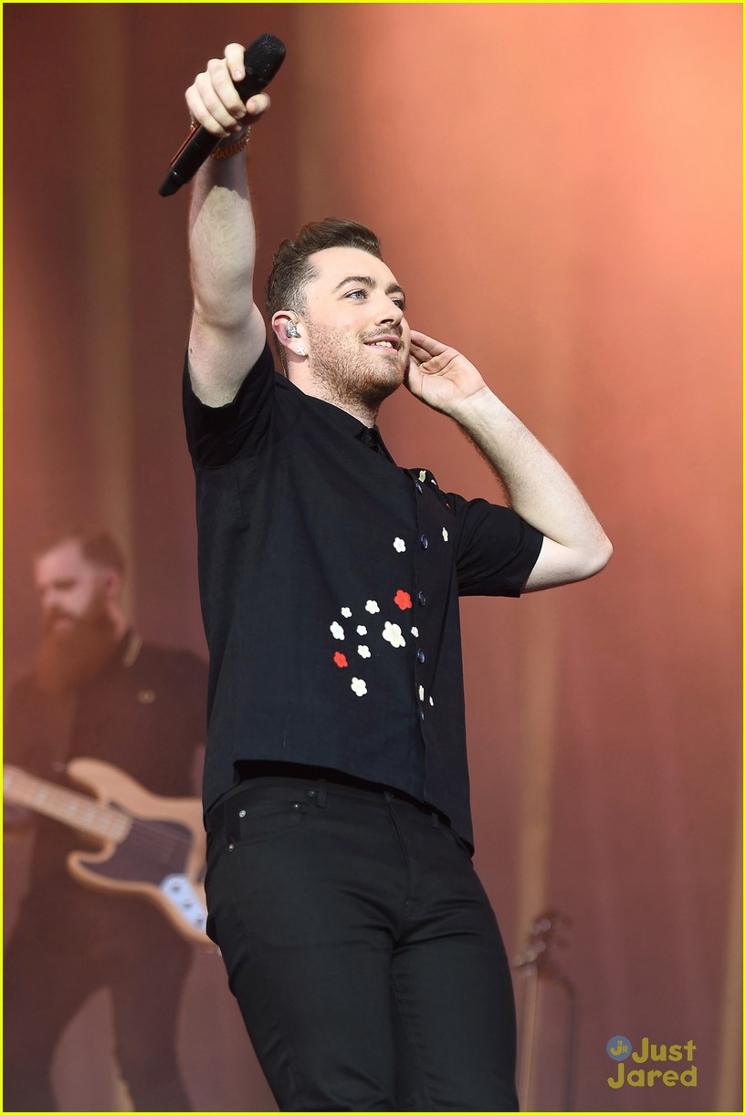 Ellie Goulding & George Ezra Rock Out V Festival 2015 At Weston Park ...