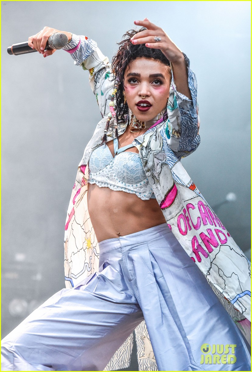 Fka Twigs My Dancing Is A Bit More Abstract Than Twerking Photo 845786 Photo Gallery