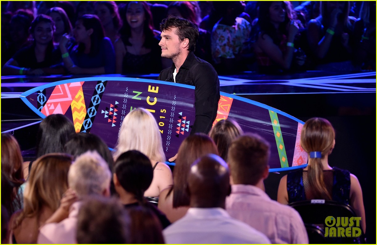 Josh Hutcherson Wins for 'Hunger Games' at Teen Choice 2015! | Photo ...