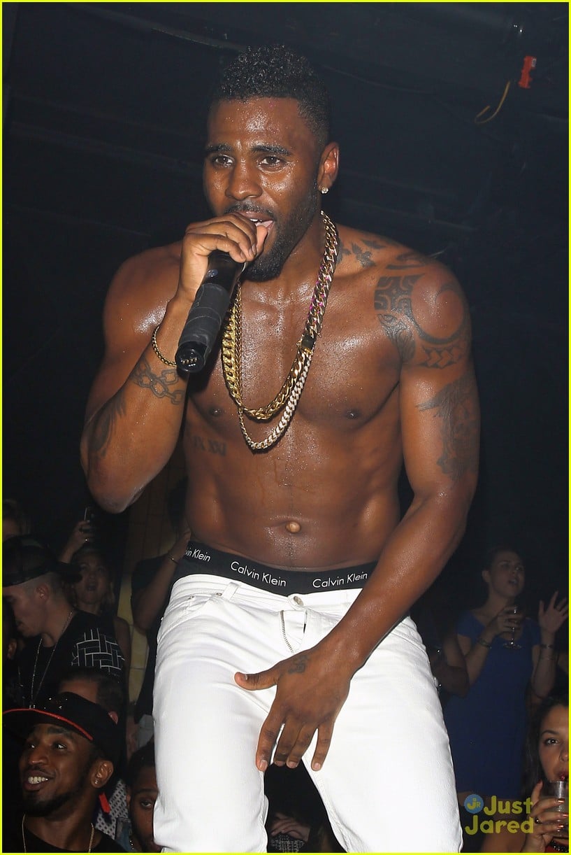 Jason Derulo Goes Shirtless For Argyle Concert in Hollywood | Photo ...