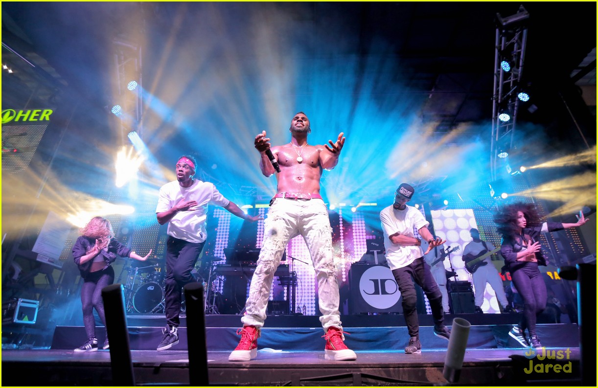 Jason Derulo and Tori Kelly Perform In The Heat At Pandora's Summer ...
