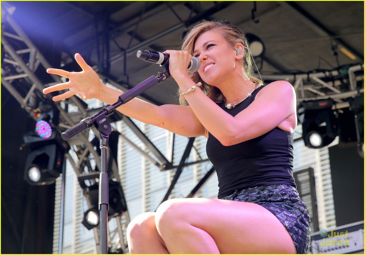 Jason Derulo and Tori Kelly Perform In The Heat At Pandora's Summer ...
