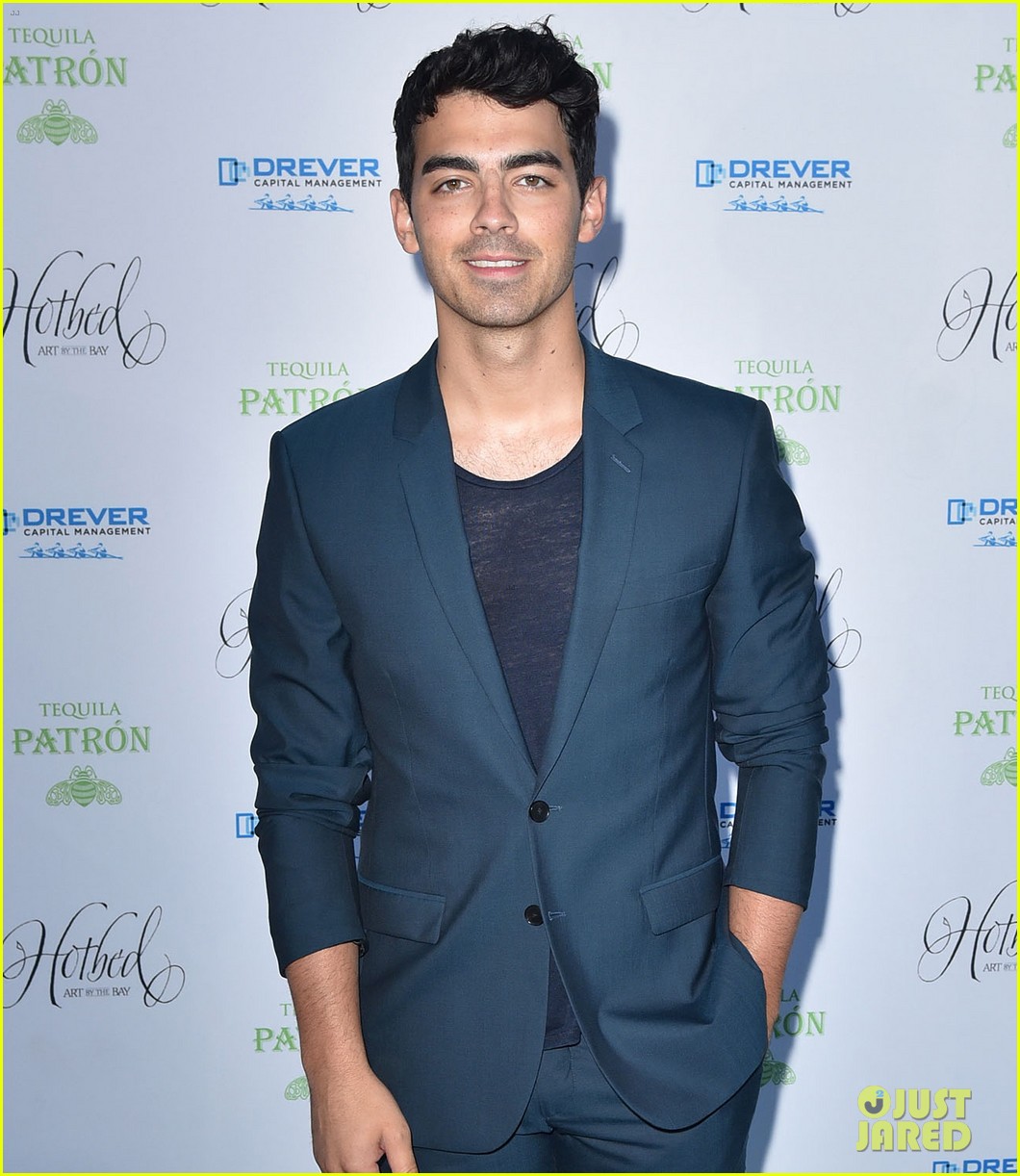 Joe Jonas Gets Into An Enchanted Garden at Hotbed Gala! | Photo 855668 ...