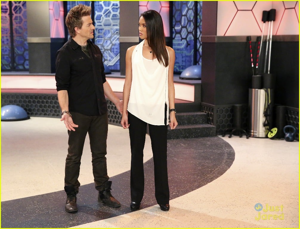 Leo Howard Guest Stars on Tonight's 'Lab Rats: Bionic Island' - See ...