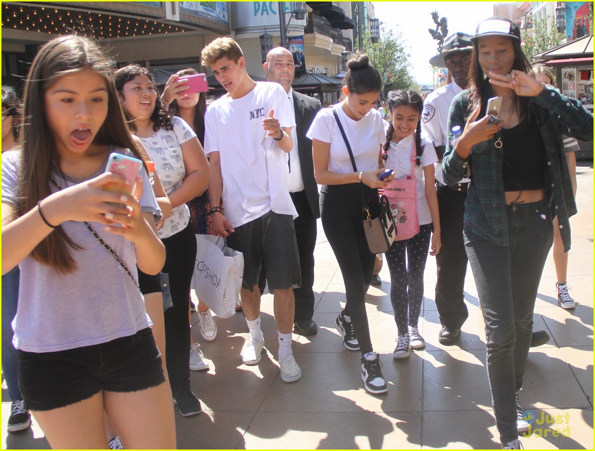Madison Beer & Boyfriend Jack Gilinsky Hold Hands at The Grove! | Photo ...