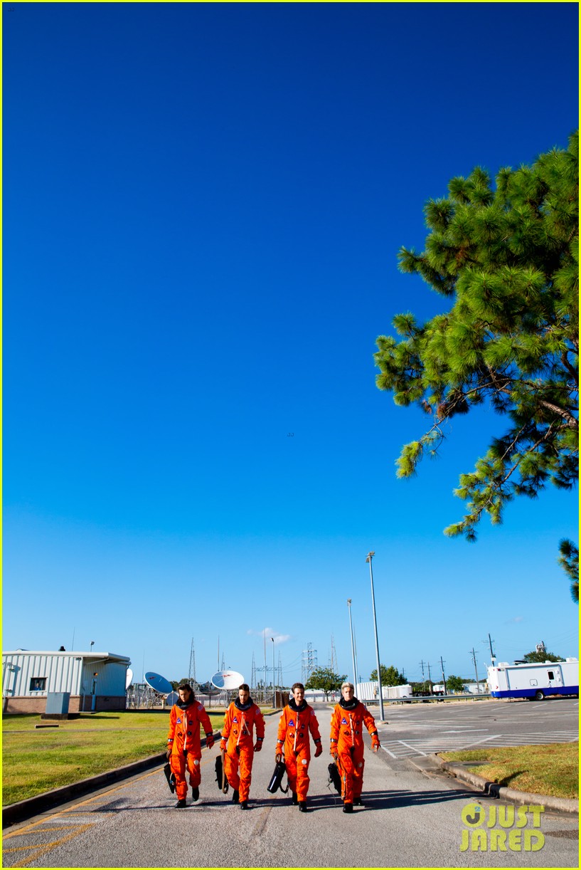 One Direction Get Ready for Space In 'Drag Me Down' Video - Go Behind ...