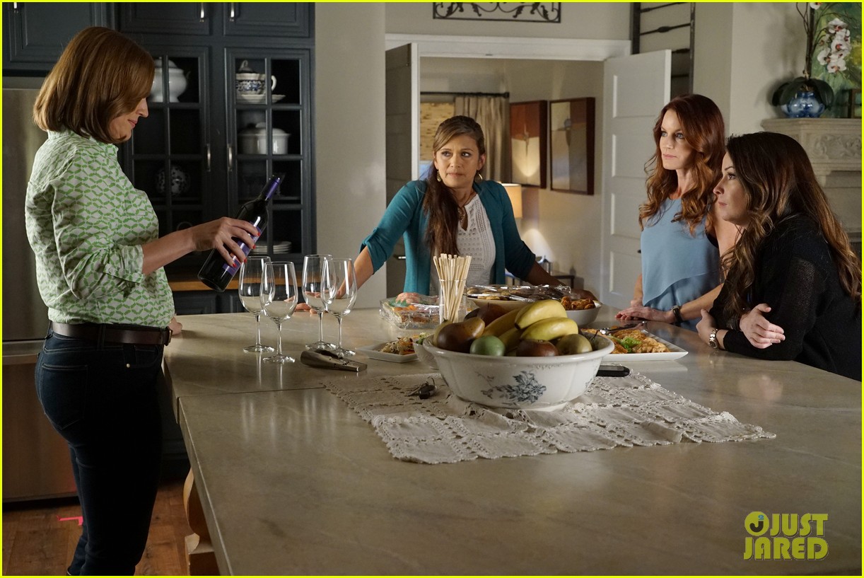 Full Sized Photo of pll prom last dance 29 | It's Prom Night on Tonight ...