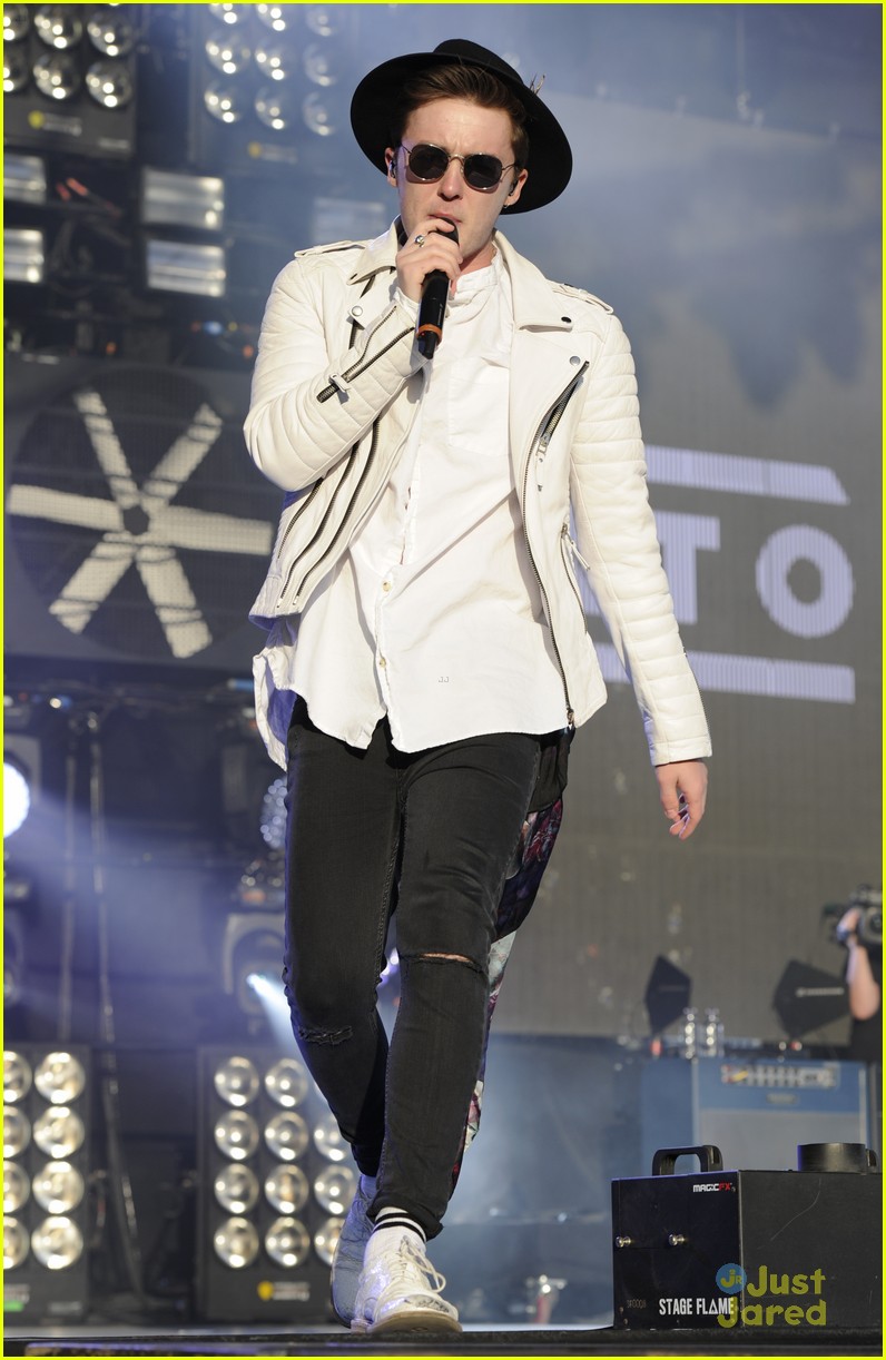 Rixton's Jake Roche Proves He's A 'Strong Man' At Fusion Festival 2015 | Photo 857388 - Photo ...