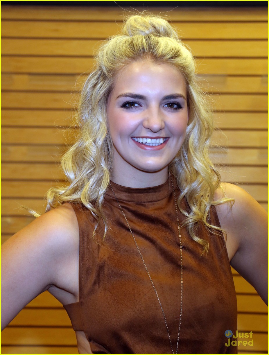 Rydel Lynch Signs Copies Of 'Rydel Rock Your Life' In Vegas | Photo ...