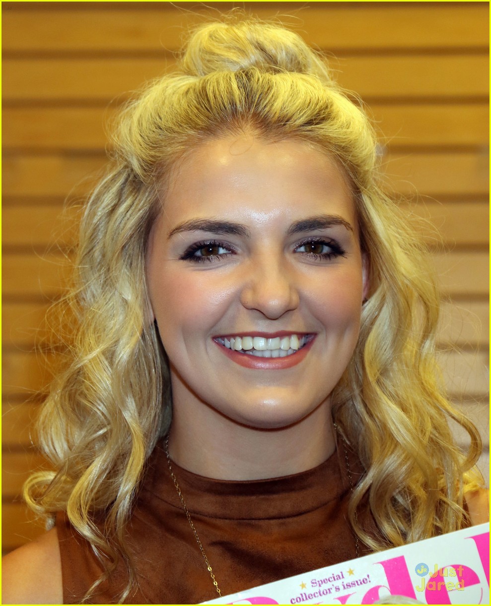 Rydel Lynch Signs Copies Of 'Rydel Rock Your Life' In Vegas | Photo ...