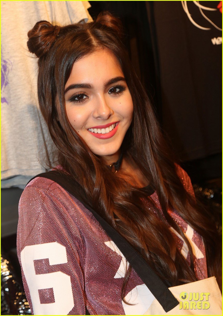 Sammi Sanchez Meets Fans at Planet Hollywood in New York City | Photo ...