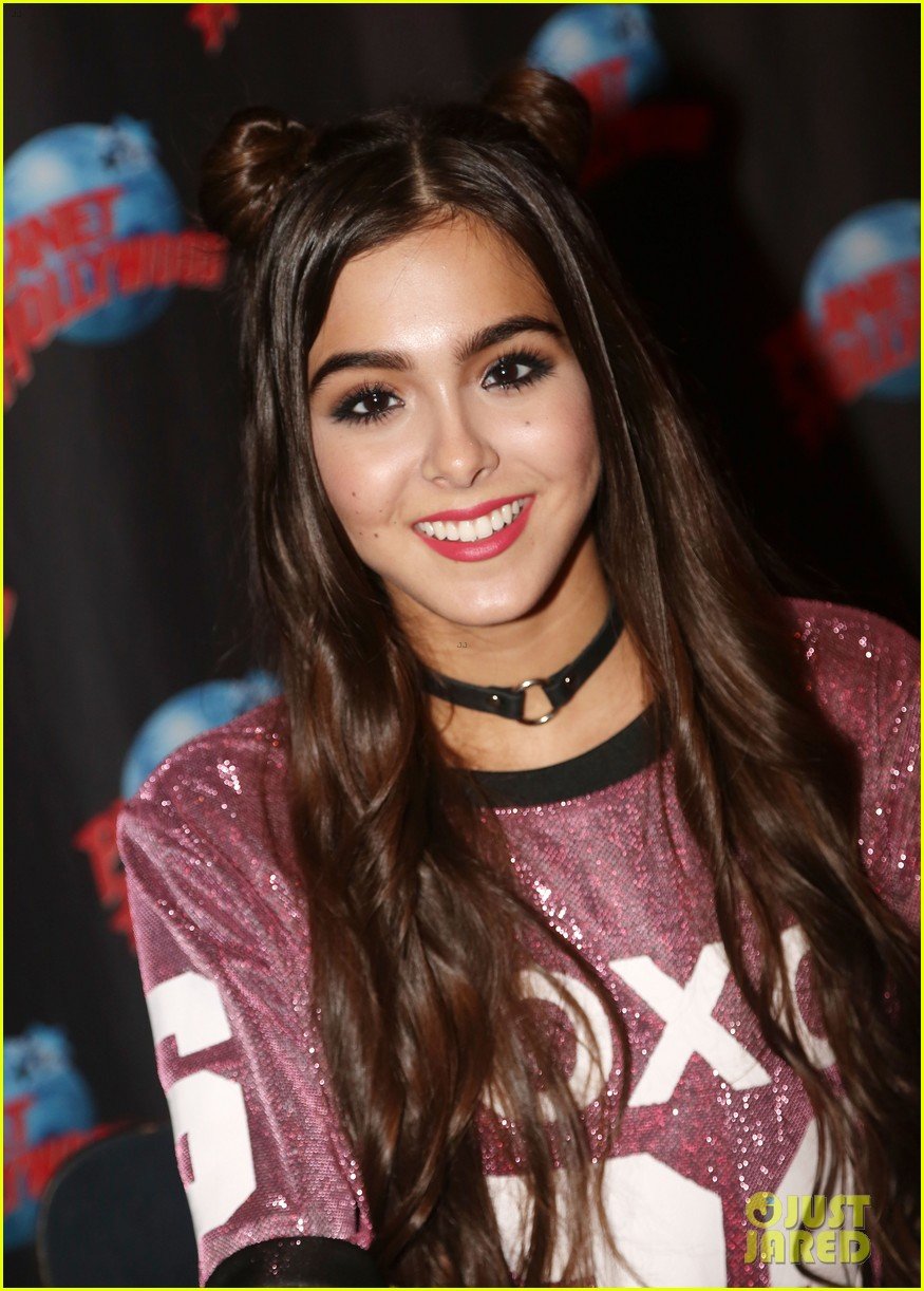 Sammi Sanchez Meets Fans at Planet Hollywood in New York City | Photo ...