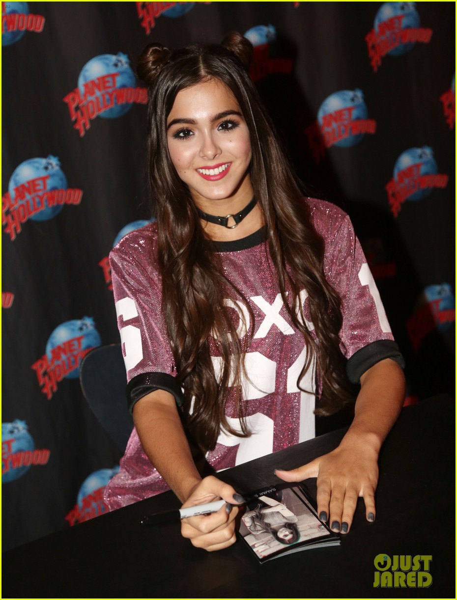 Sammi Sanchez Meets Fans at Planet Hollywood in New York City | Photo ...