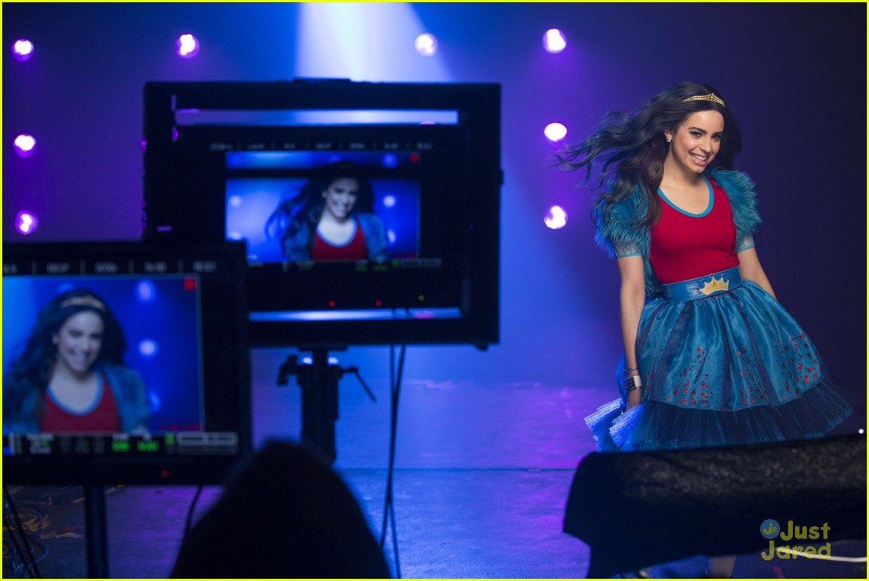 Sofia Carson Gives 'Rotten To The Core' A Retro-Soul - Watch The Music ...