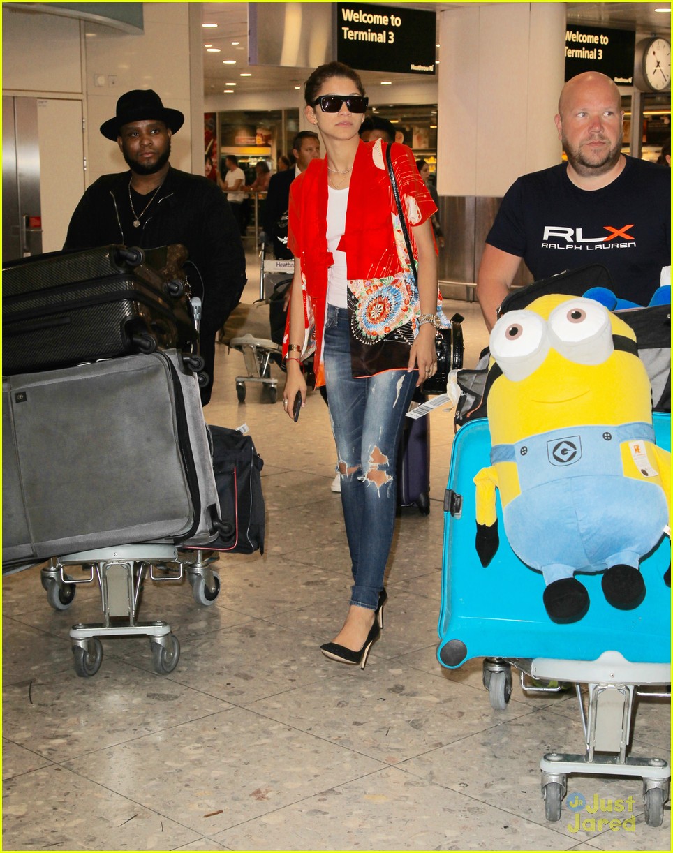 Zendaya is All About Her Fans in London! | Photo 849338 - Photo Gallery ...