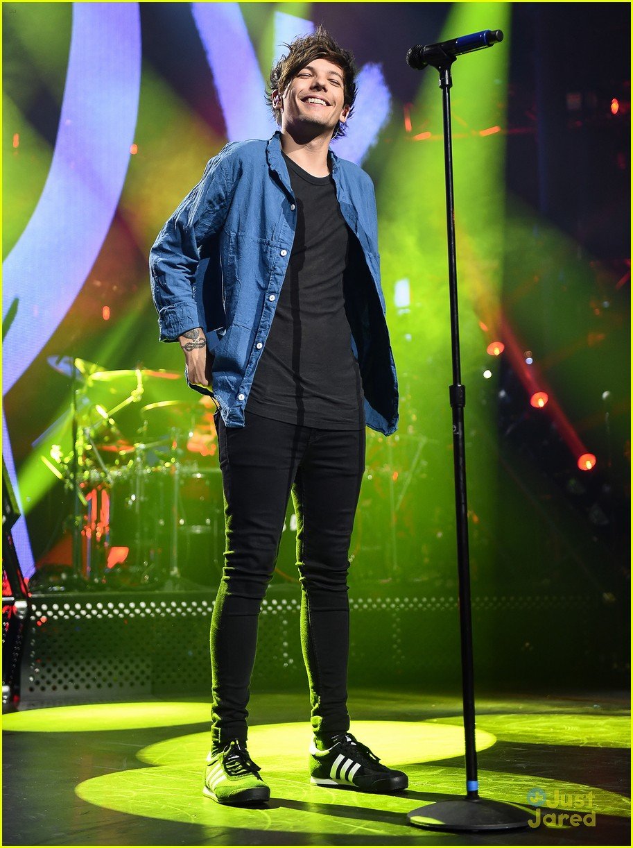 One Direction Play Apple Music Festival After Dropping New Song ...