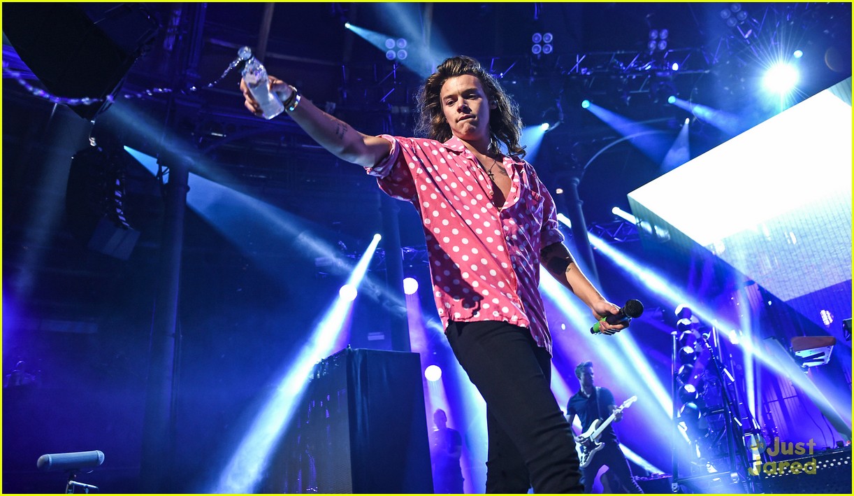 One Direction Play Apple Music Festival After Dropping New Song ...