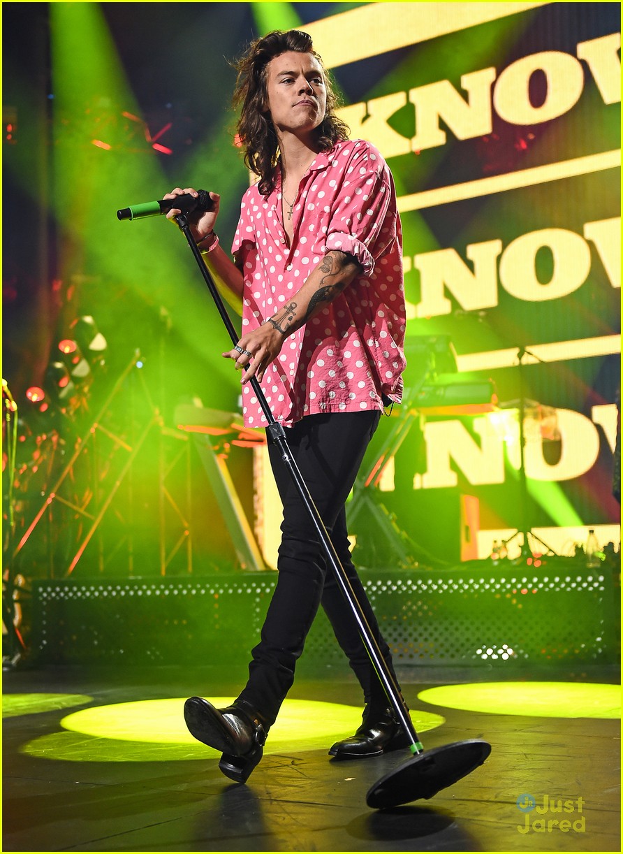 One Direction Play Apple Music Festival After Dropping New Song ...