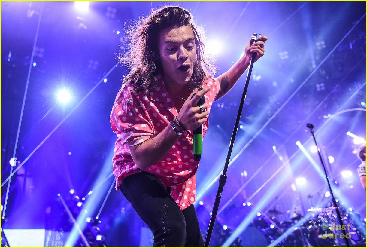 One Direction Play Apple Music Festival After Dropping New Song ...
