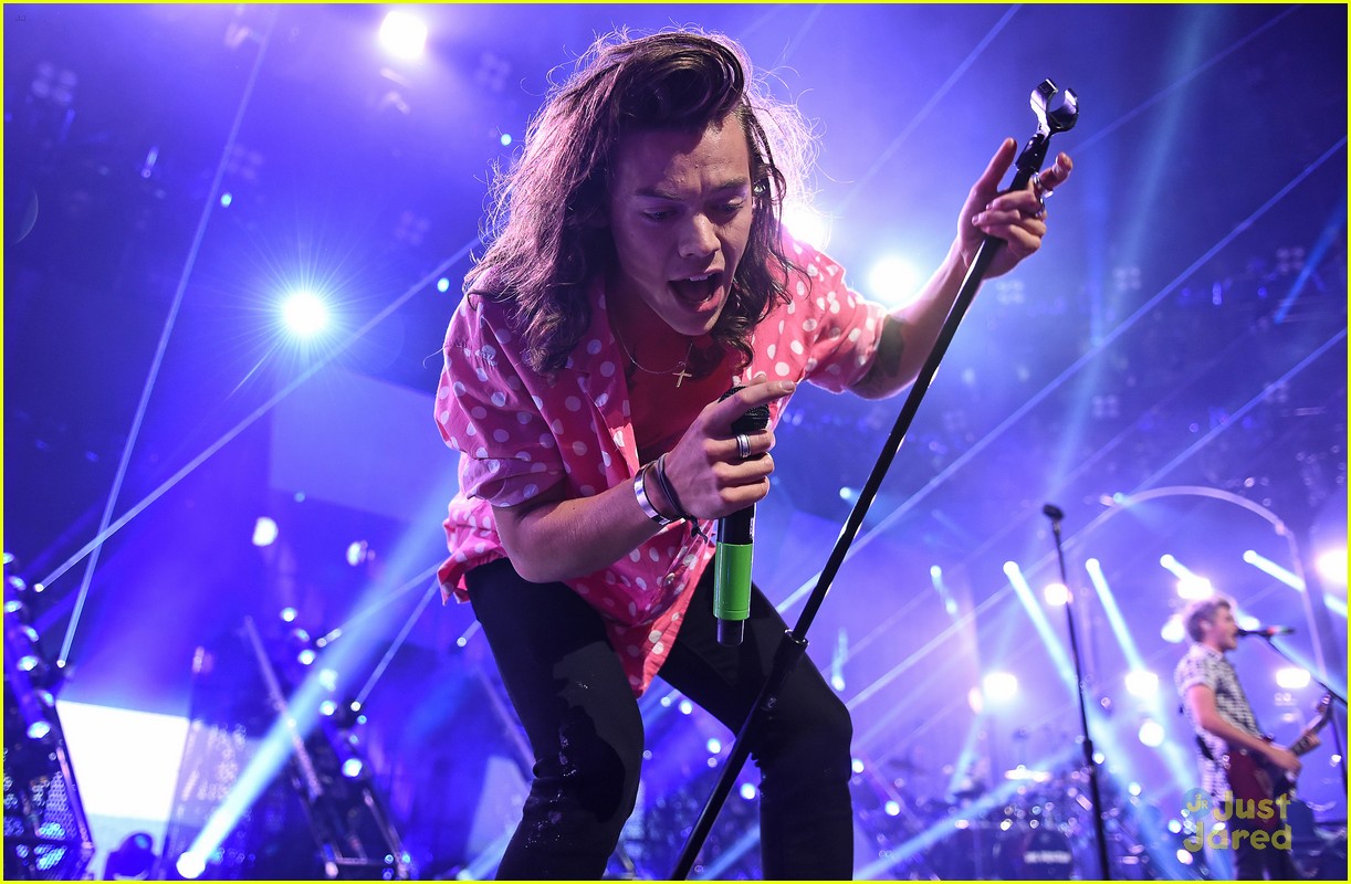 One Direction Play Apple Music Festival After Dropping New Song ...