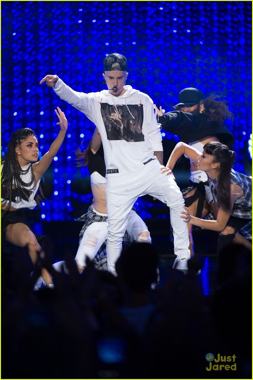 Full Sized Photo of justin bieber think up performance watch here 02 ...